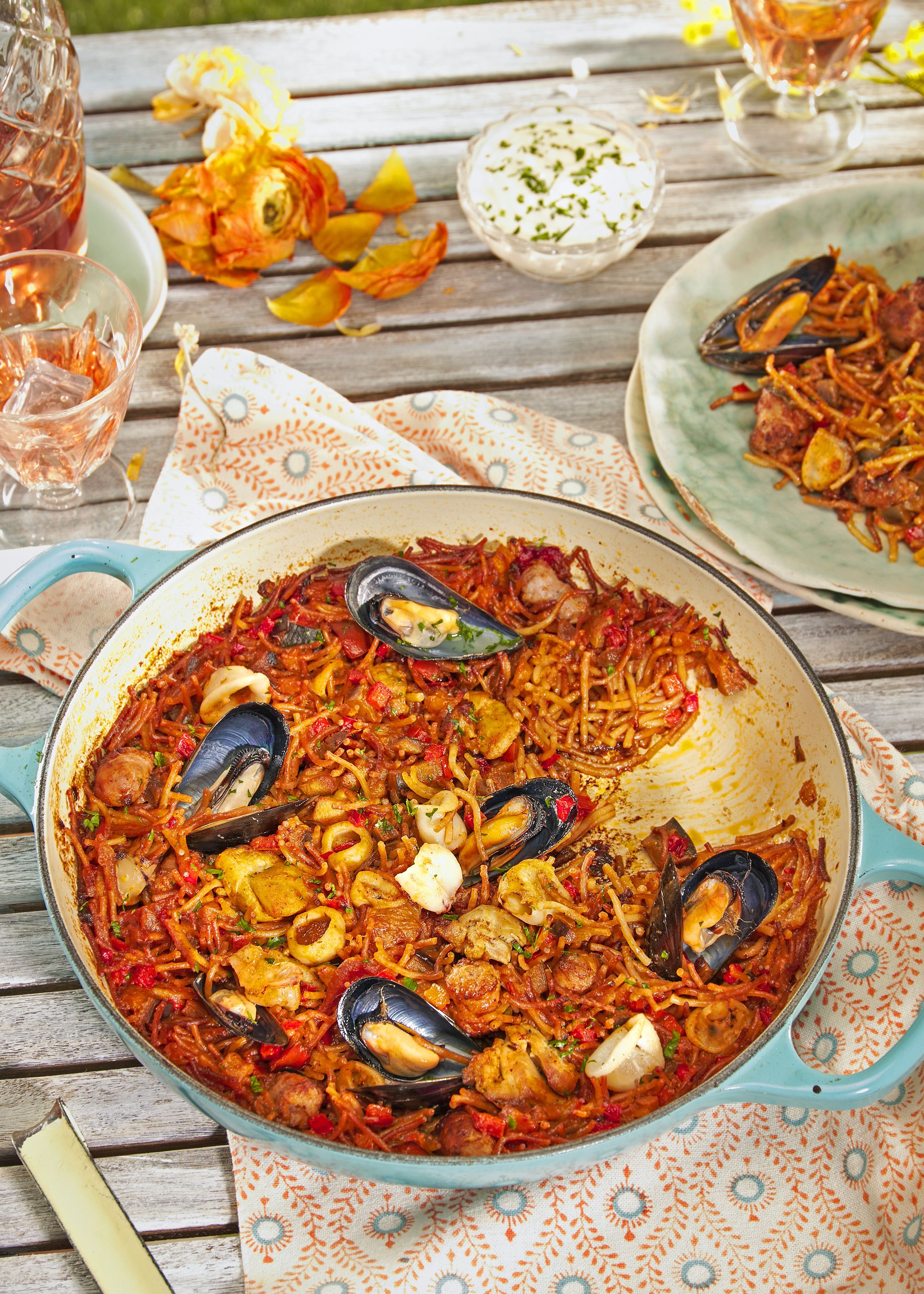 Fideuada mar i muntanya amb samfaina