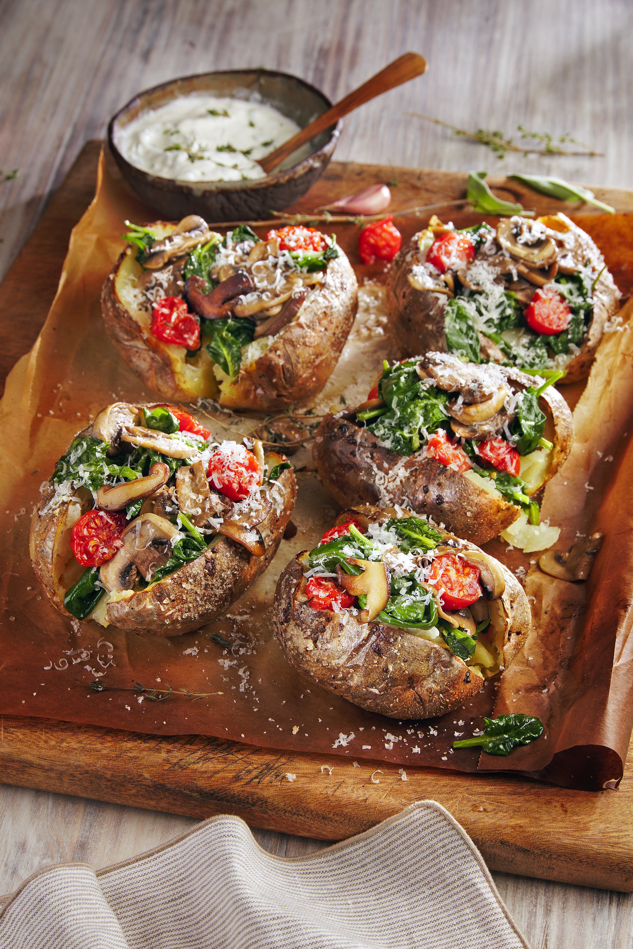 Patates al forn farcides d'espinacs i bolets