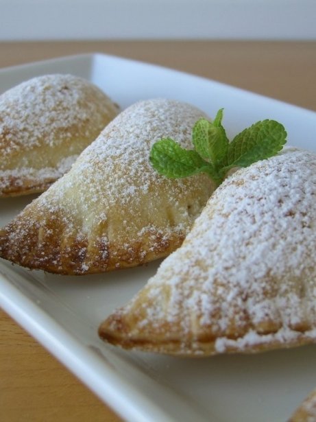 Crestes de formatge i confitura de moniato