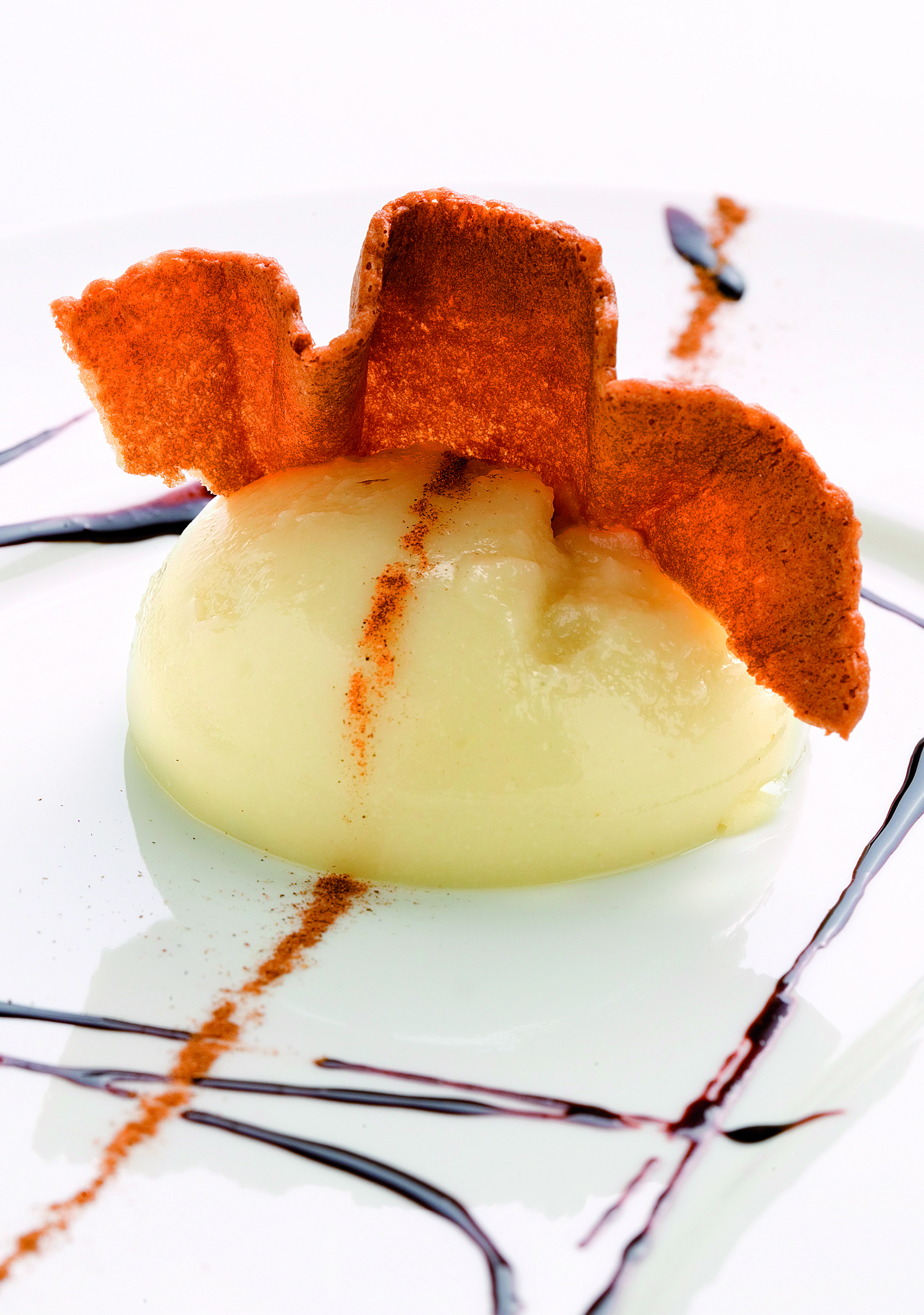 'Menjar blanc' con crujiente de canela