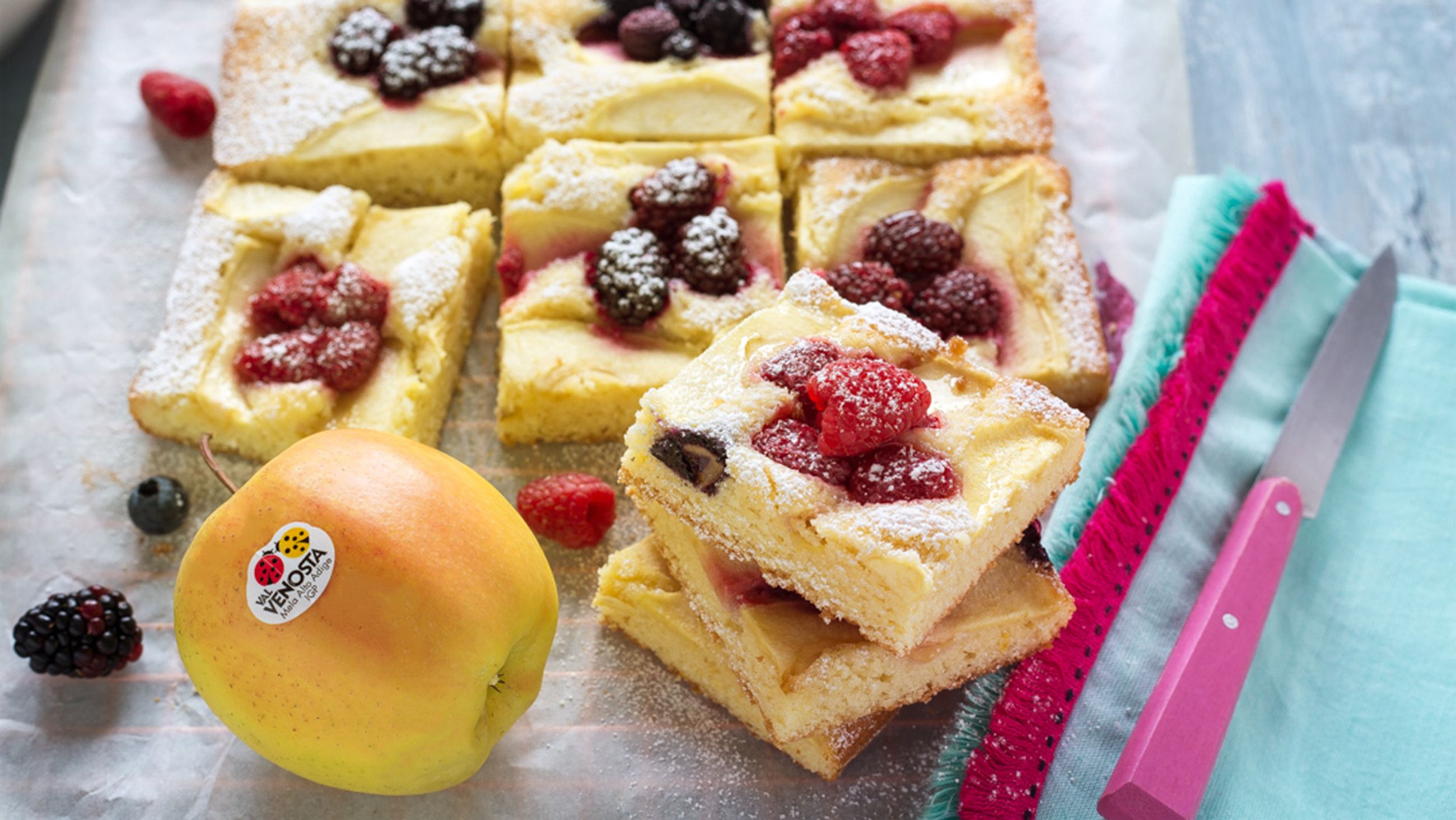Pastís de poma i fruites del bosc