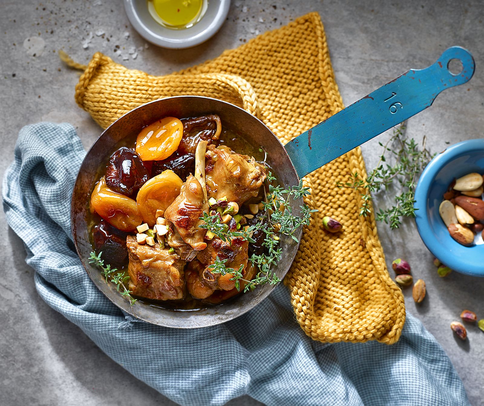 Conill amb fruita seca